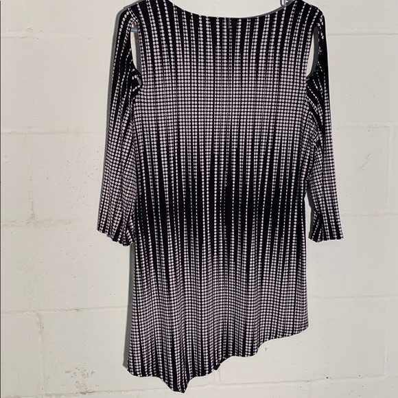 Peter Nygard | Tops | Nygard Cold Shoulder Top Ln Blkwht Large | Poshmark